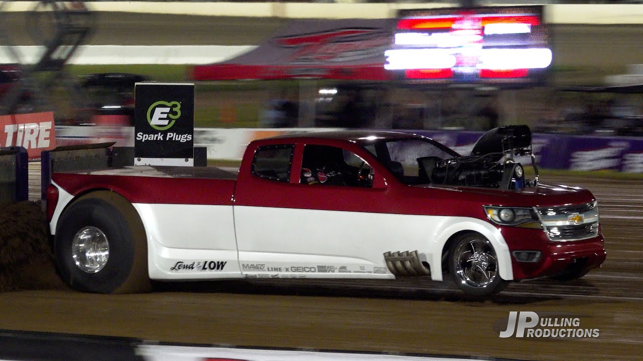 Super Modified 2wd Trucks pulling at the 2022 300 Raceway Nationals ...