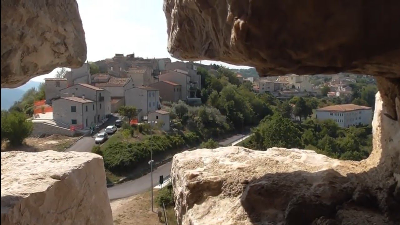 Castropignano (CB), borgo molisano e Castello d'Evoli - YouTube