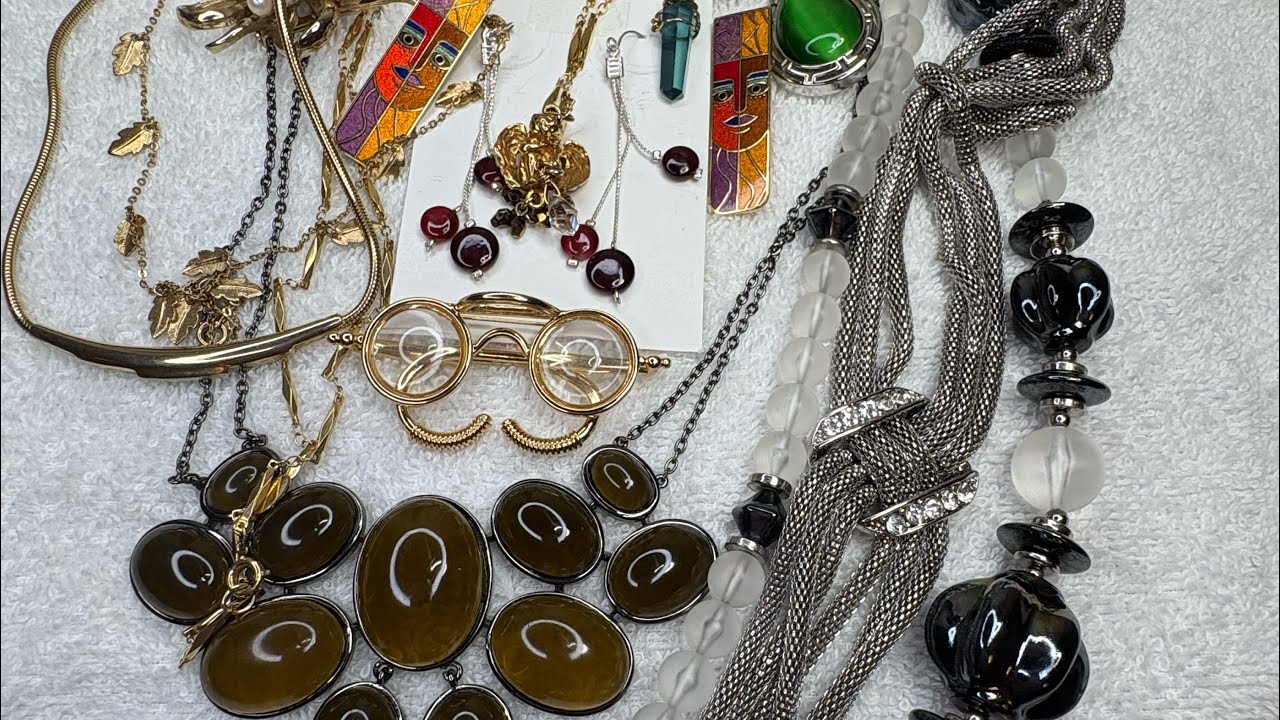 Video #199 #Lucite #Nina Ricci #JS Kuo #JL #African Trade Beads #small ...