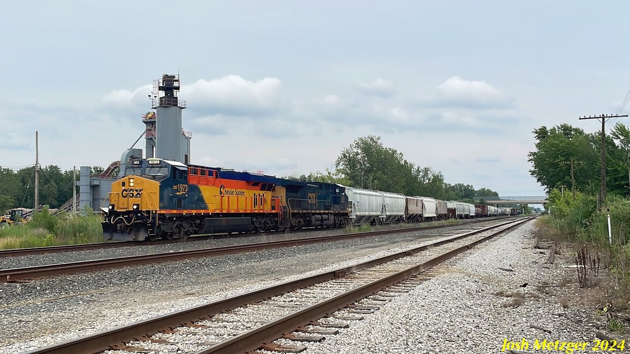 CSX M510-28 w/ CSX ES44AH #1973 (Chessie System HU) and CSX AC44CW #423 ...
