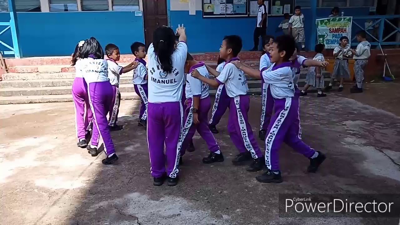 Permainan tradisional "Ular Naga" - YouTube