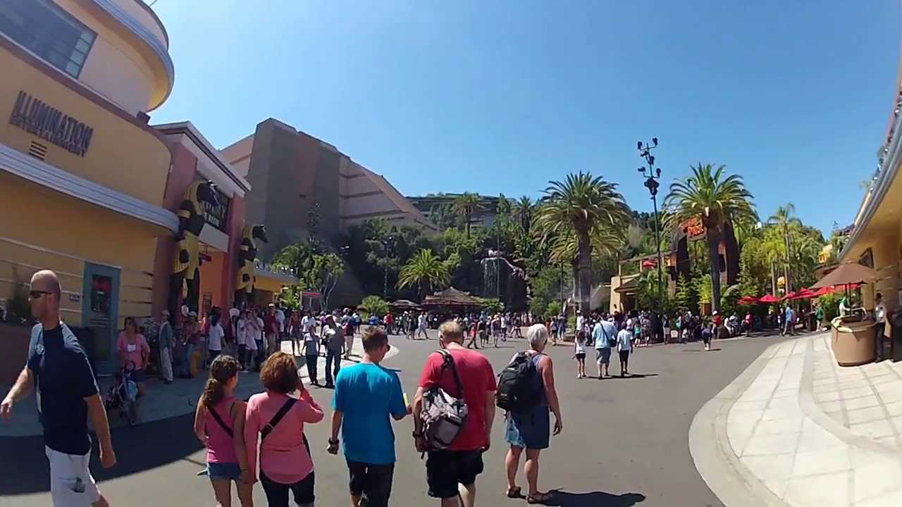 Dora the Explorer and Bumblebee at Universal Studios Hollywood - YouTube