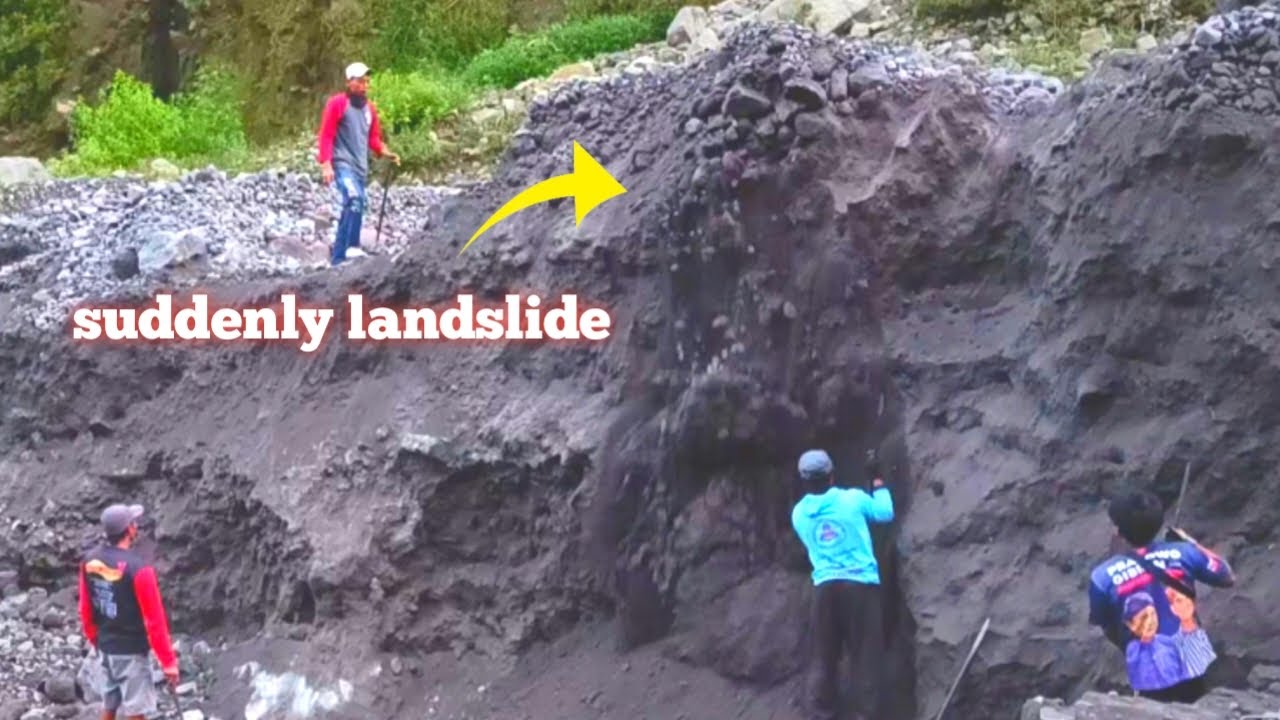 The miners were shocked when the sand suddenly collapsed - YouTube