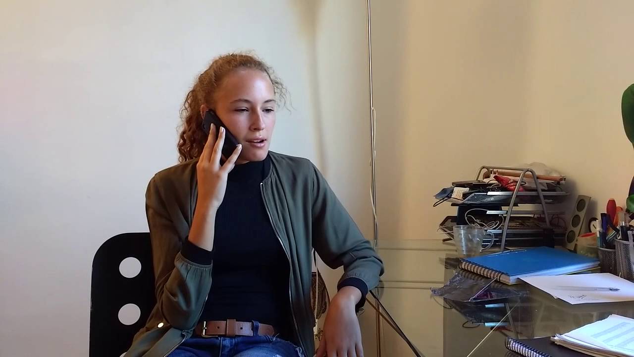 La actriz Marina Sabadell en "SE ACABÓ" - YouTube