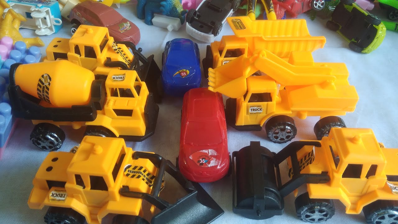 cars come over the bridge and hit the Avenger - YouTube