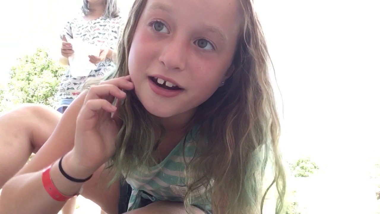 Cutting glow sticks what will happen?😲 - YouTube