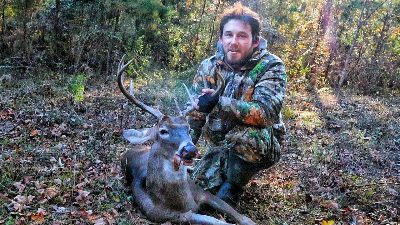 GIANT East Texas Buck at 30 yards! 11 Point | Deer Season 21 - YouTube