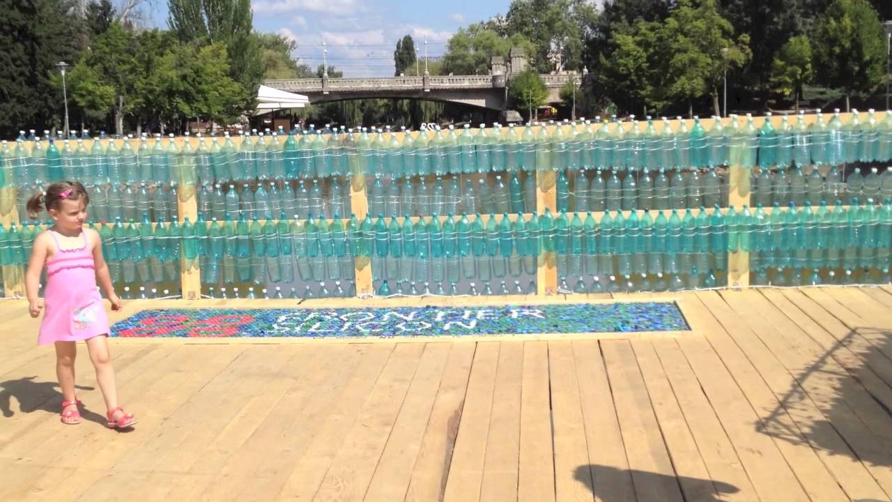 The Plastic Bottle Bridge in Timișoara - YouTube