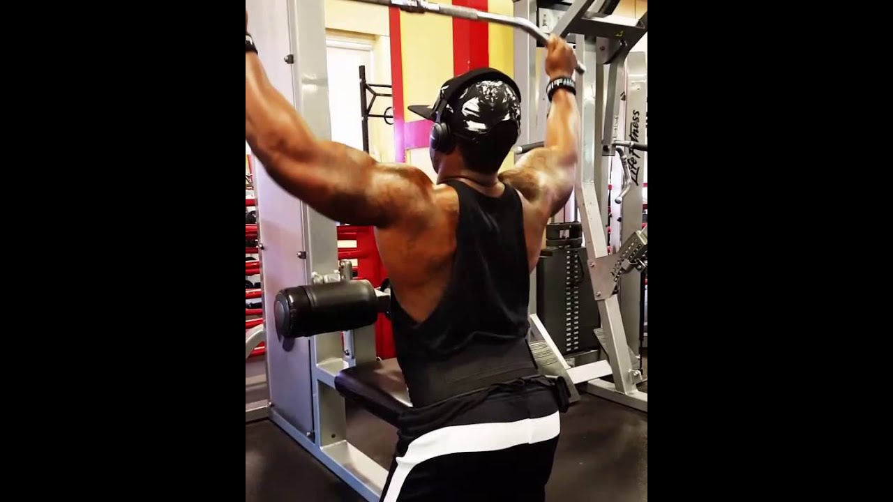 Kneeling Wide Grip Pulldowns - YouTube