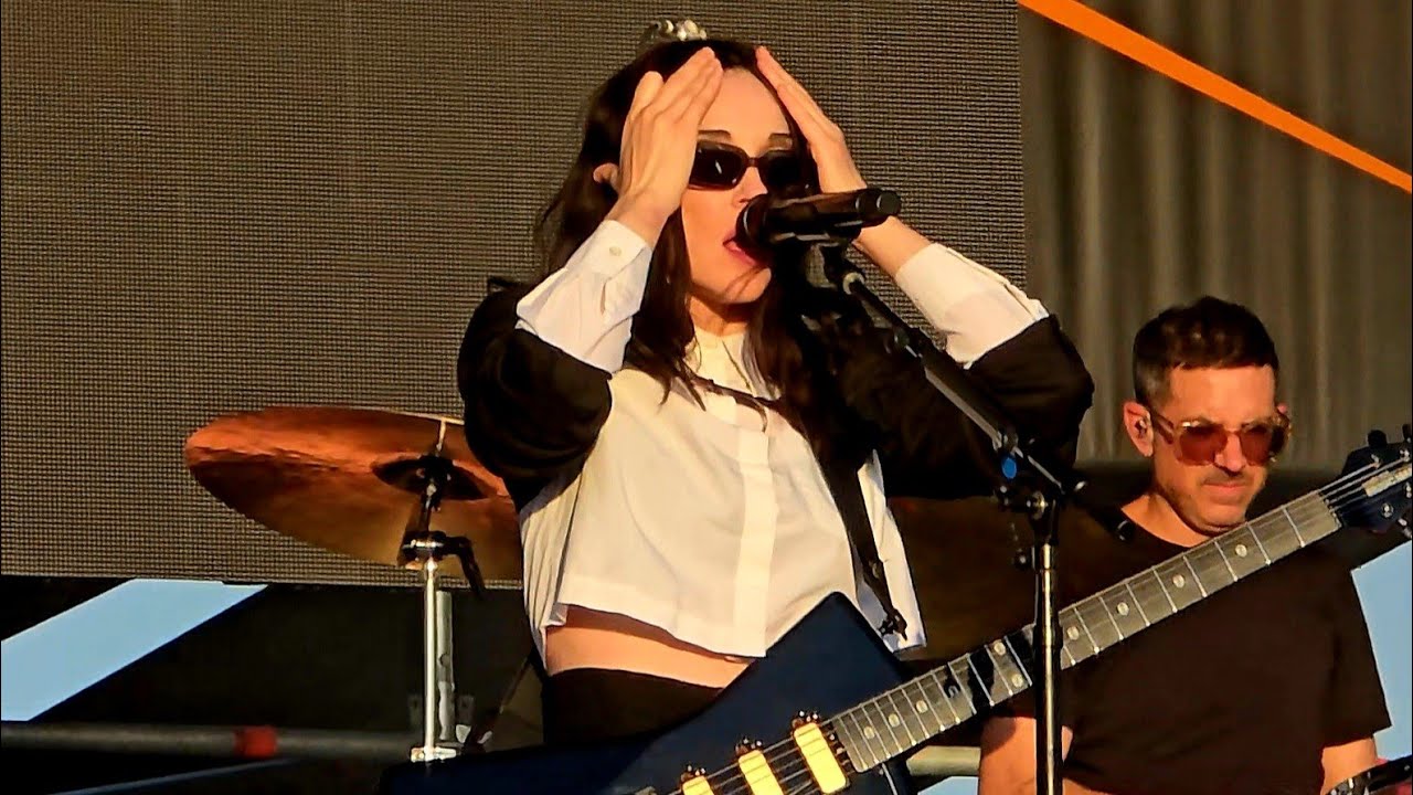 St Vincent - Big Time Nothing [Live @ Mad Cool 2025 Madrid] - YouTube