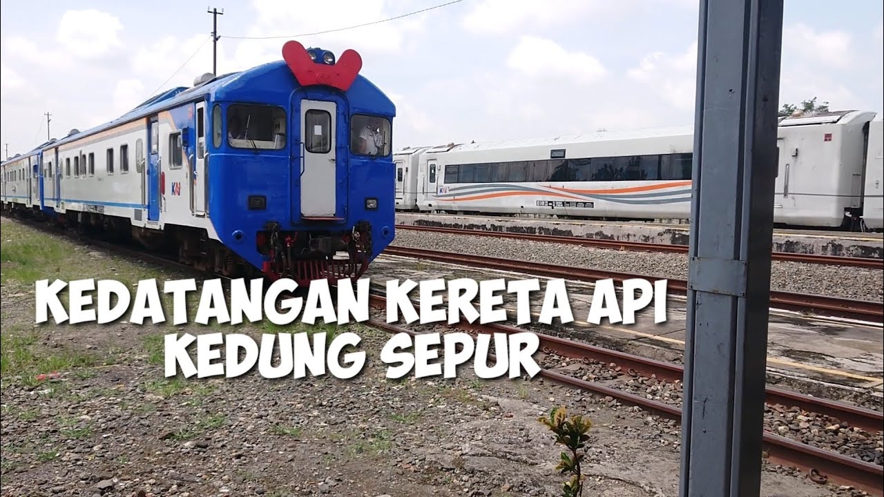 kedatangan kereta api kedung sepur di setasiun - YouTube