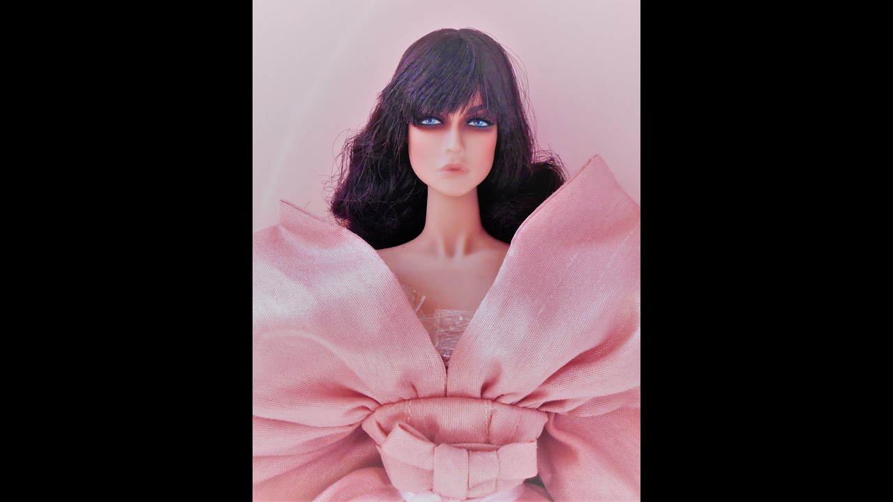 LOVETONES Roxy Third Anniversary Doll from 2019 - YouTube