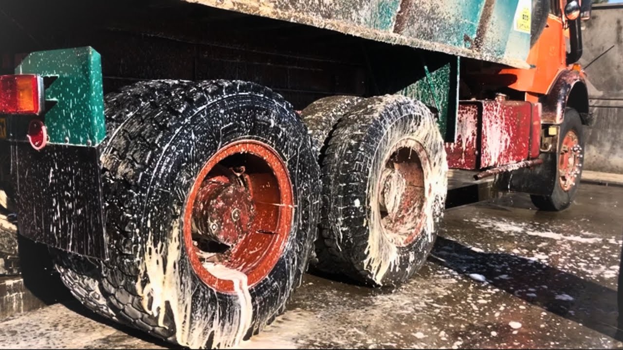Washing The Super Muddy Mercedes Benz Truck - YouTube