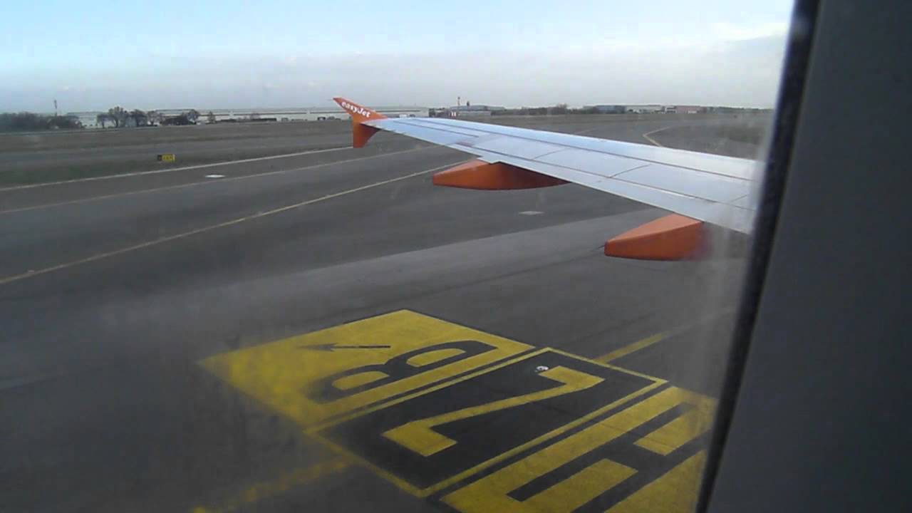 Parking at gate Prague - Ruzyne EasyJet A319-111 (G-EZAN) - YouTube