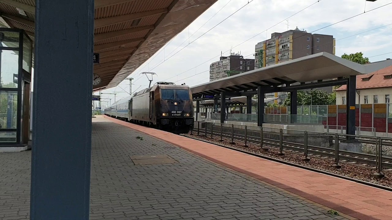 Budafok: Balaton Expressz vonat lassan elhalad / Balaton Express train ...