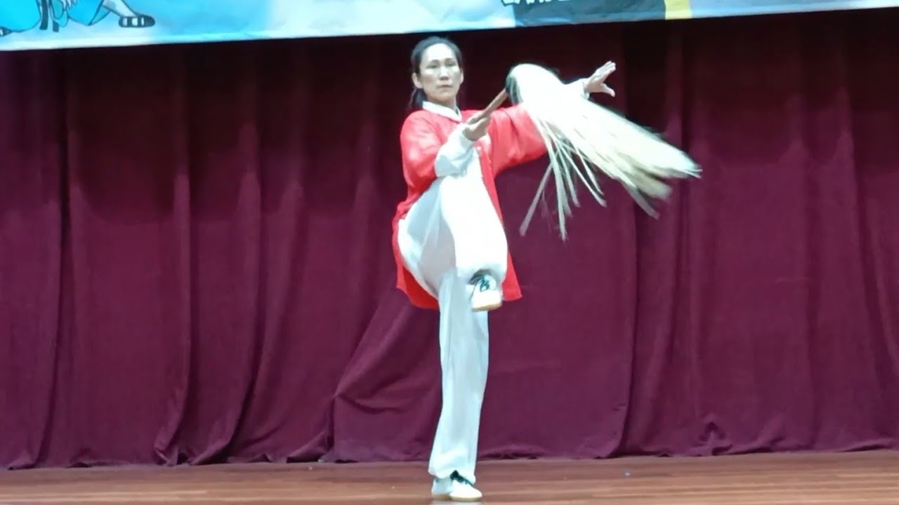 Fu Chen (Horsetail Whisk) 拂尘 - YouTube