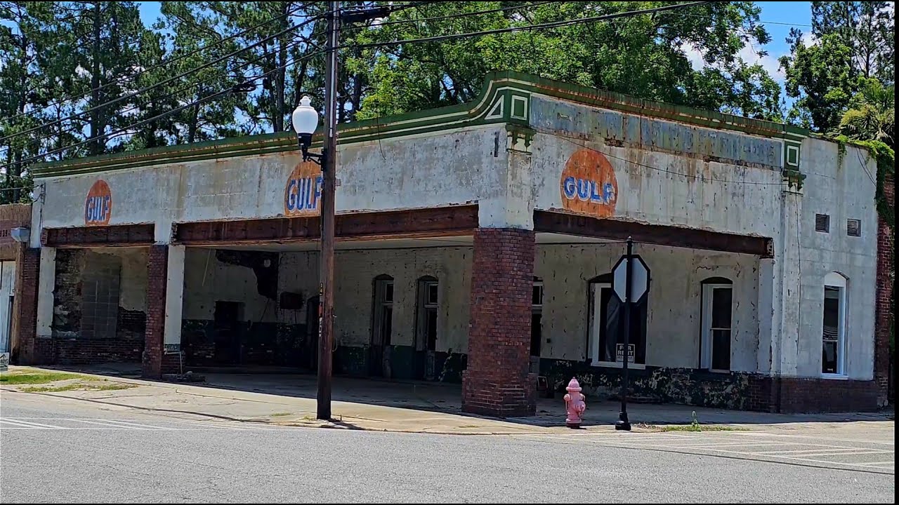 A Walk Around Boston...Georgia! - YouTube