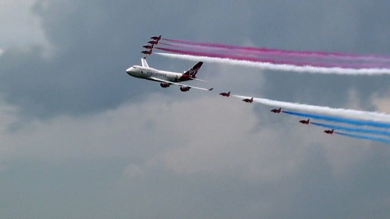 Virgin Atlantic 747 "Lady Penelope" Flying With The RAF Red Arrows ...
