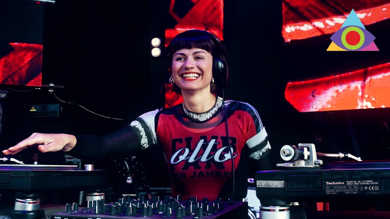 "THE LADY MACHINE" cierre Aquasella 2024 - YouTube