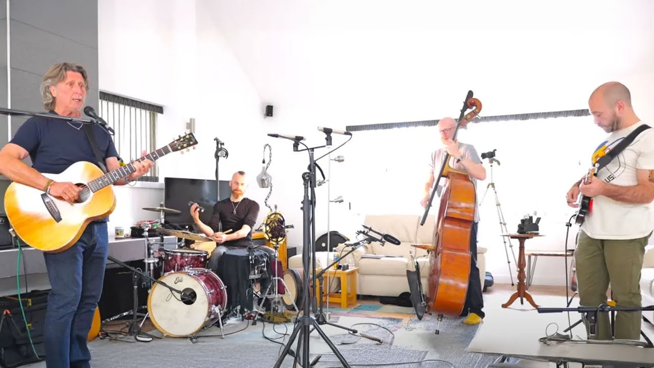 Steve introduces the band and the Autumn line-up. Featuring four ...