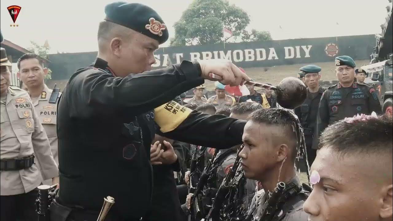 UPACARA PENUTUPAN PEMBINAAN DAN PELATIHAN KEMAMPUAN DASAR BRIMOB BRIGADIR DAN BHAYANGKARA REMAJA ...