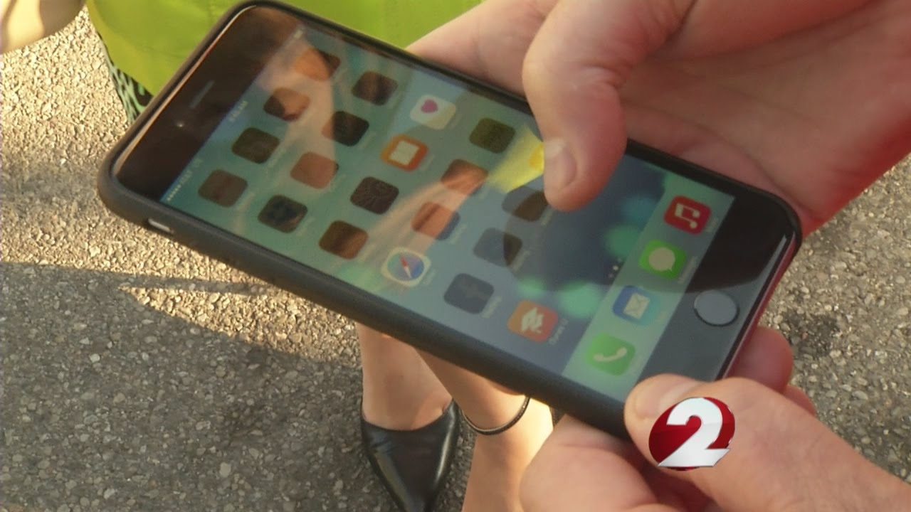 Apple fans camp out for new iPhone - YouTube
