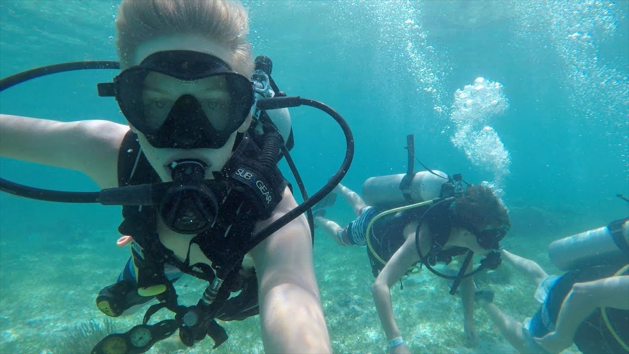 *FIRST TIME SCUBA DIVING!!!* - YouTube
