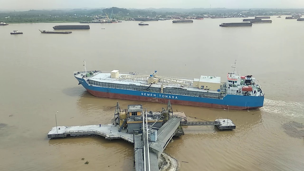 KM TONASA LINE XVIII BERLAYAR DI SUNGAI MAHAKAM - YouTube