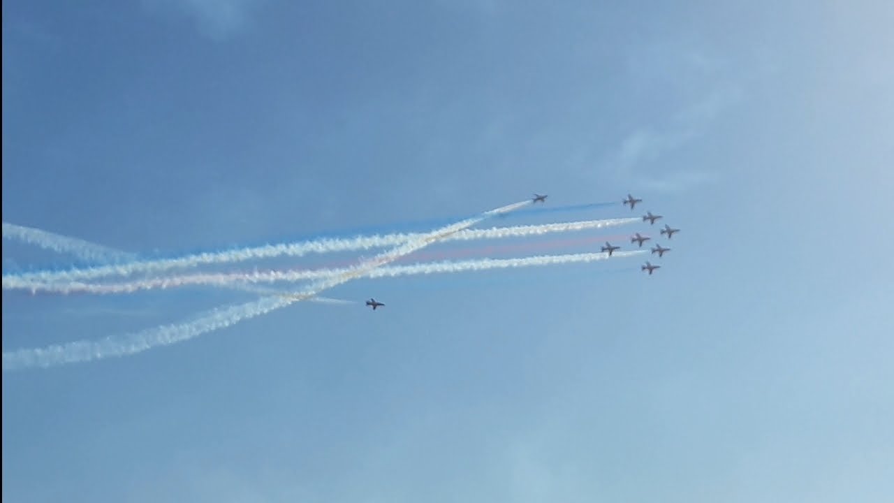 The Red Arrows (Royal Air Force) - Aerobatics Formation Moment - Jersey ...
