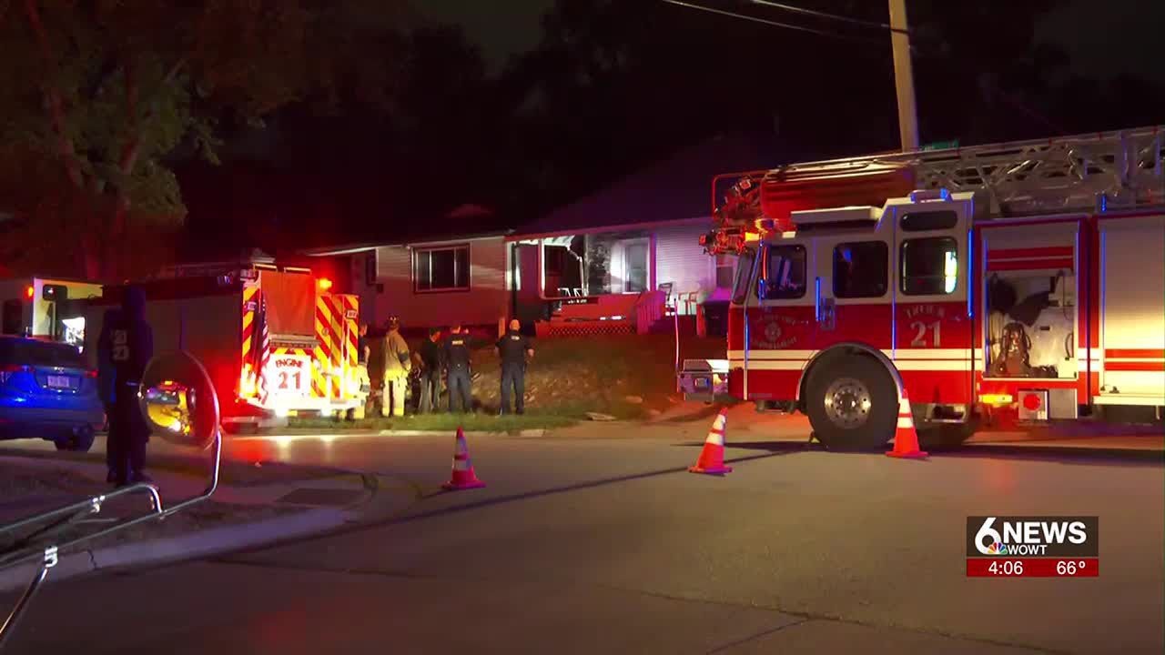 No injuries reported in early-morning Omaha house fire - YouTube