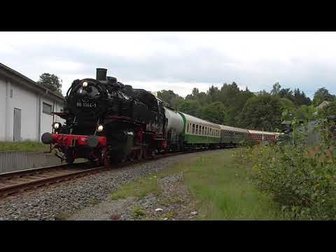 86 1744-1 erreicht mit Schublok 112 565-7 am 4. September 2022 den Bahnhof Annaberg im Erzgebirge