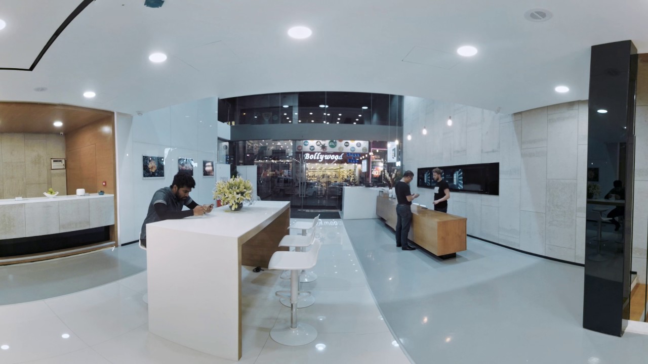 The OnePlus Experience Store in 360 Degrees - YouTube