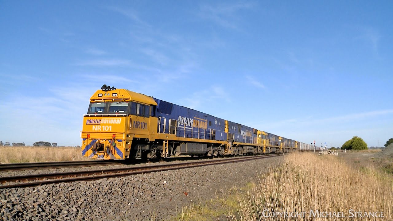 Pacific National 1PM5 Intermodal Freight Train With 5 Diesel ...