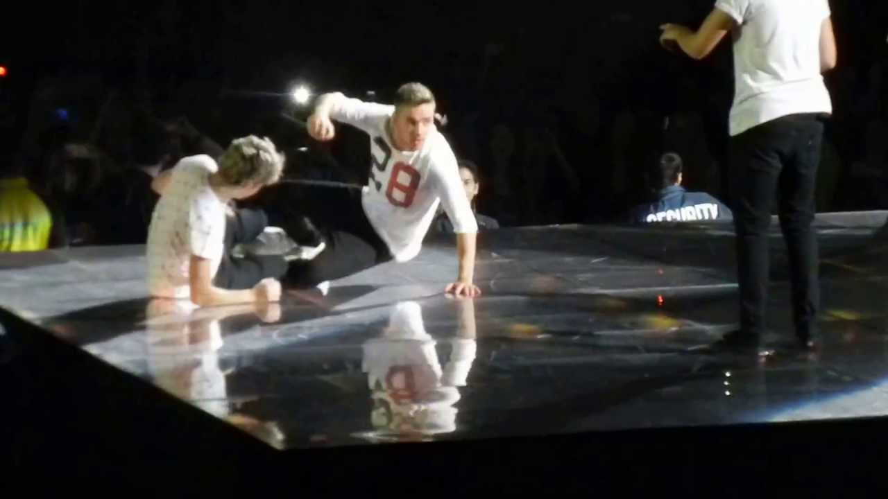Liam injuring Niall's knee - One Direction Toronto 2013 - YouTube