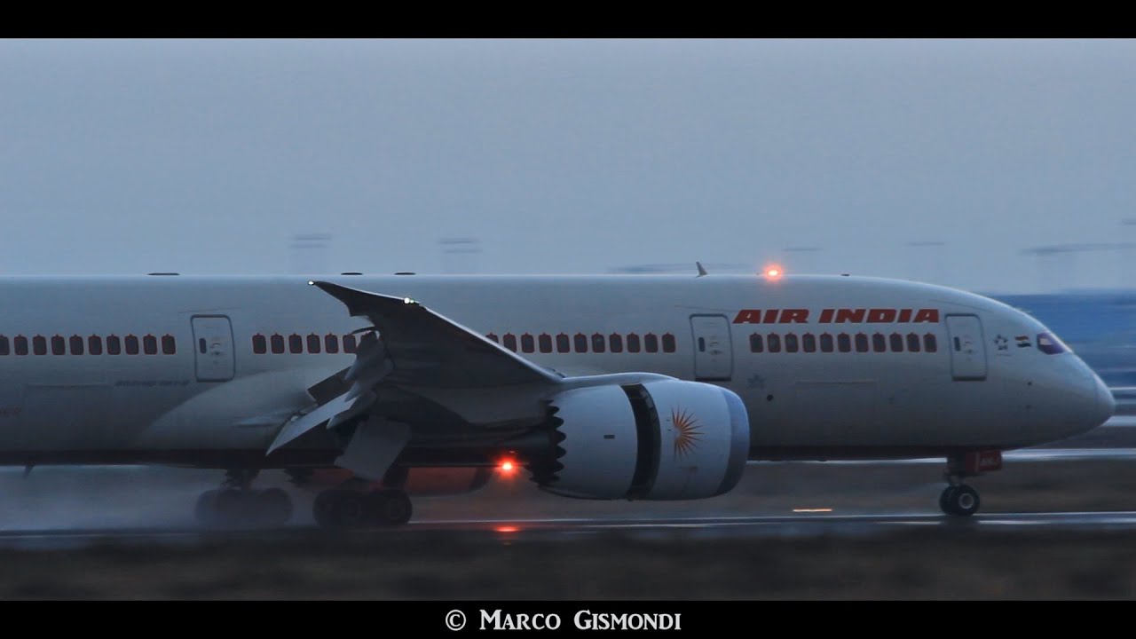 Air India 787 arrives with rain, departs with lightnings! Rome FCO ...