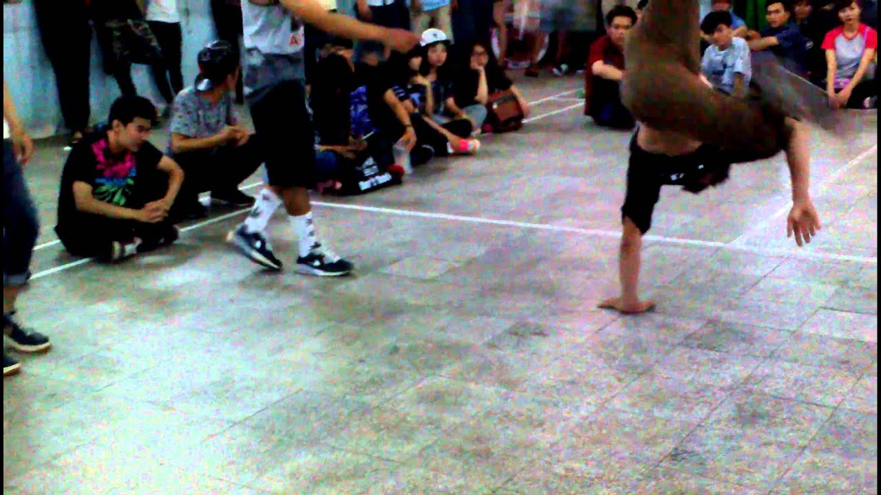 Bboy battle - YouTube