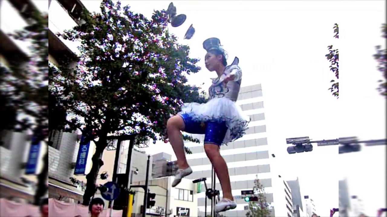 Acrobat of unicycle : 中国雑技 一輪車 - YouTube