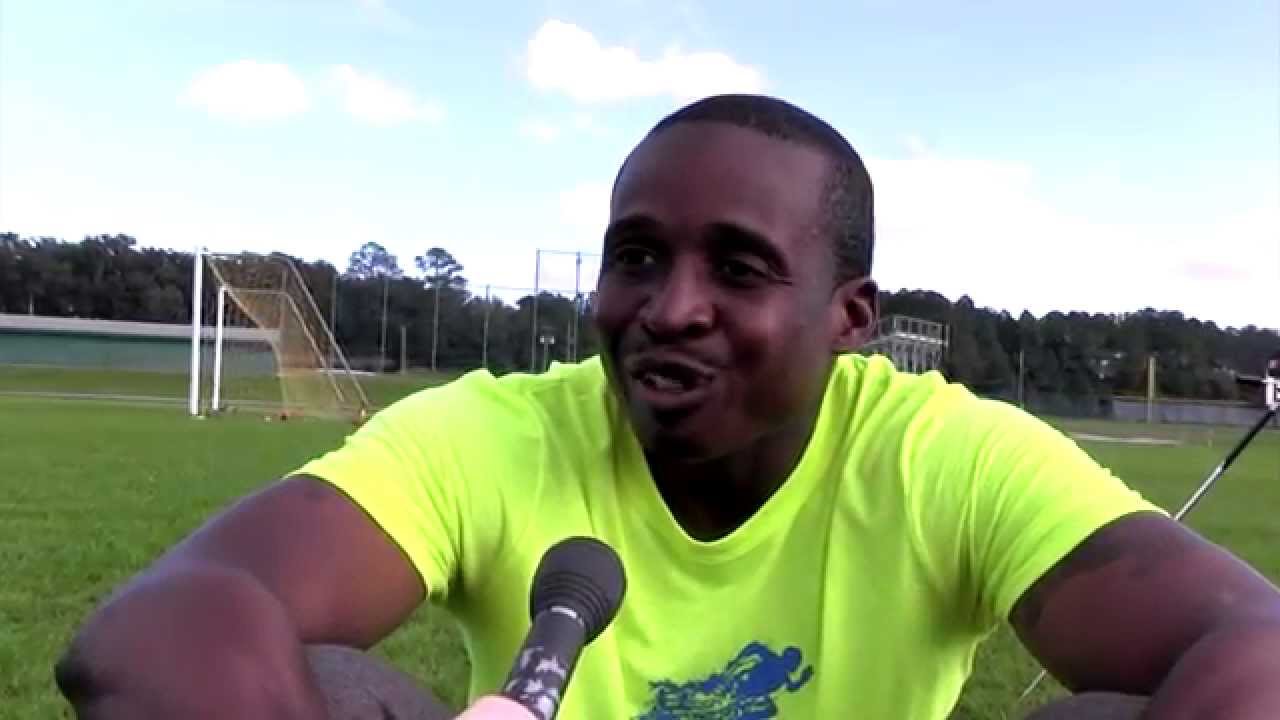 Tim Montgomery vs Usain Bolt world record holder 100 metres - YouTube