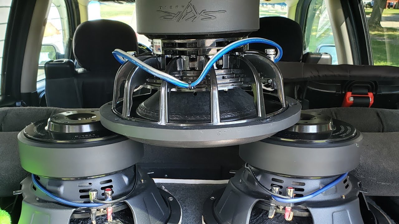 Skar Audio EVL 12's Loaded Enclosure - YouTube