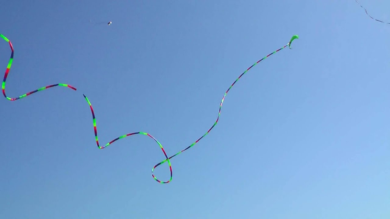 Kite with a VERY LONG TAIL - YouTube