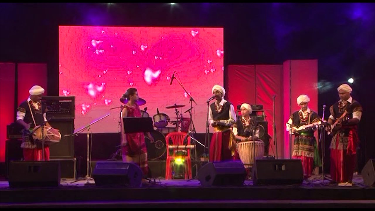 La Tynrai Performing Khasi Folk @ World Music Day 2015, Guwahati - YouTube