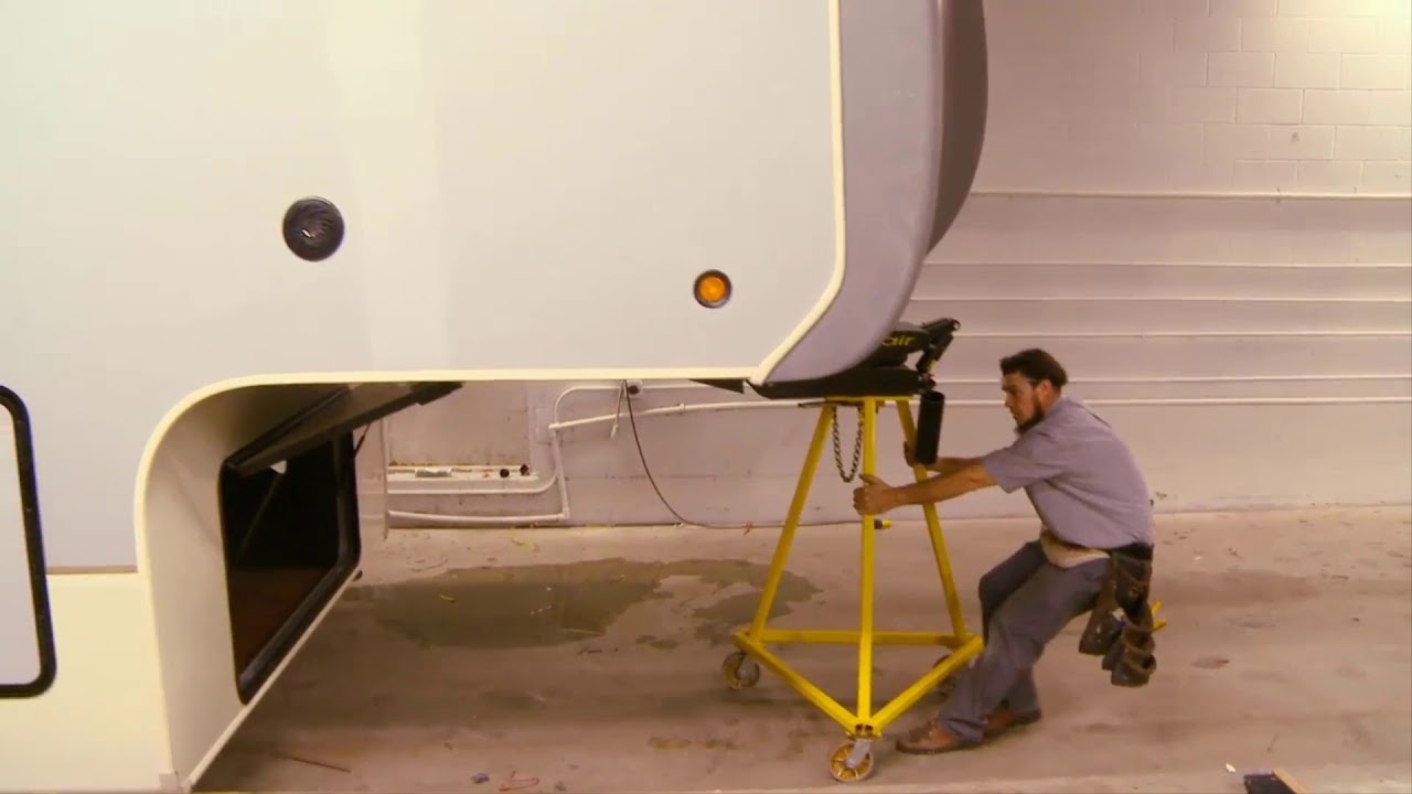2020 Riverstone Fifth Wheel Construction - YouTube