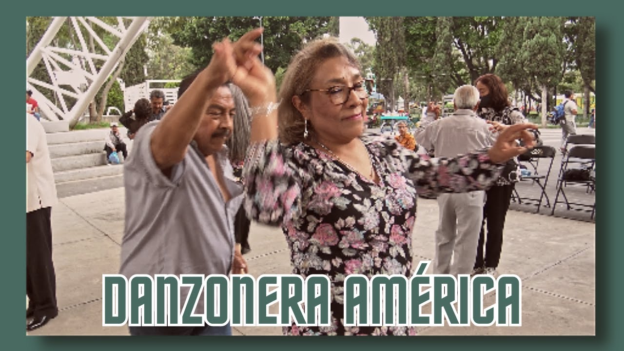 DANZONERA AMÉRICA TOCÁNDO EN LA PLAZA DEL DANZÓN DE LA ALAMEDA DEL SUR EN LA CIUDAD DE MÉXICO ...