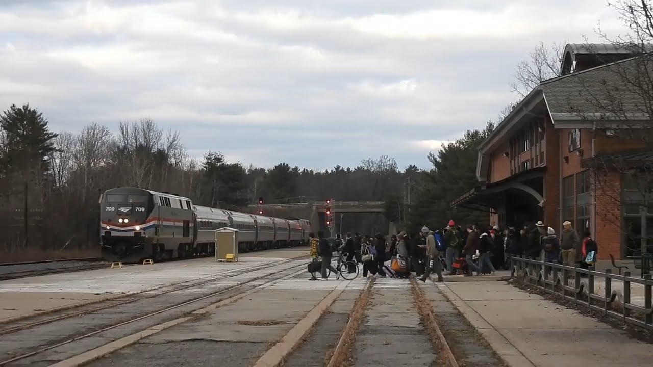 Thanksgiving Rush at the Saratoga Springs Rail Station | Nov 23rd 2022 ...