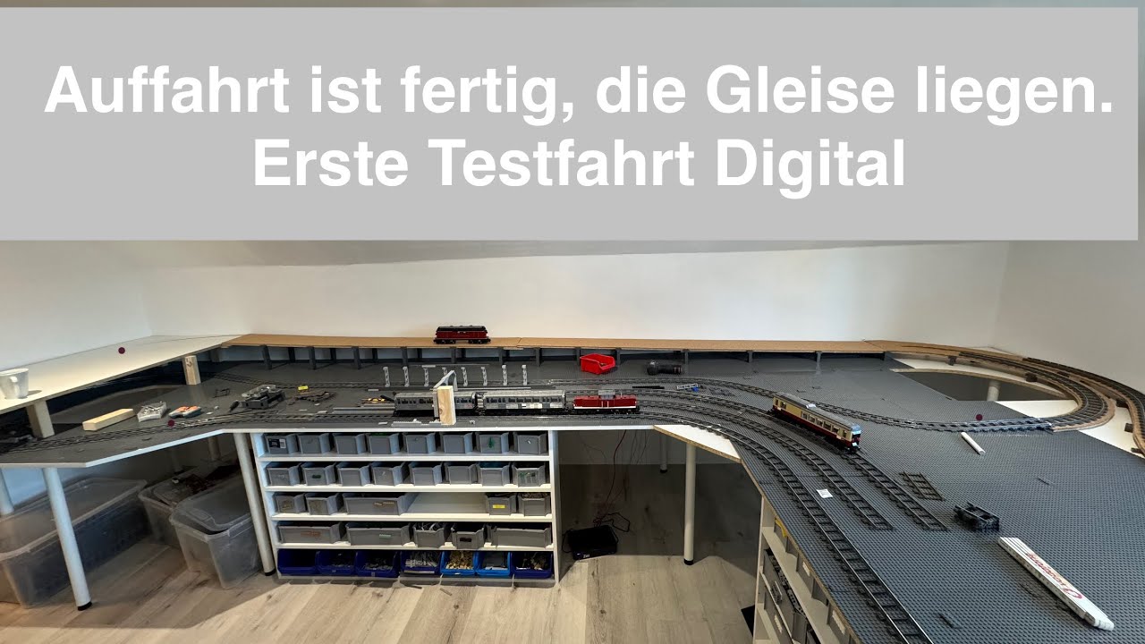 Die Auffahrt ist fertig, Gleise im Schattenbahnhof liegen zu 2/3. Eine ...