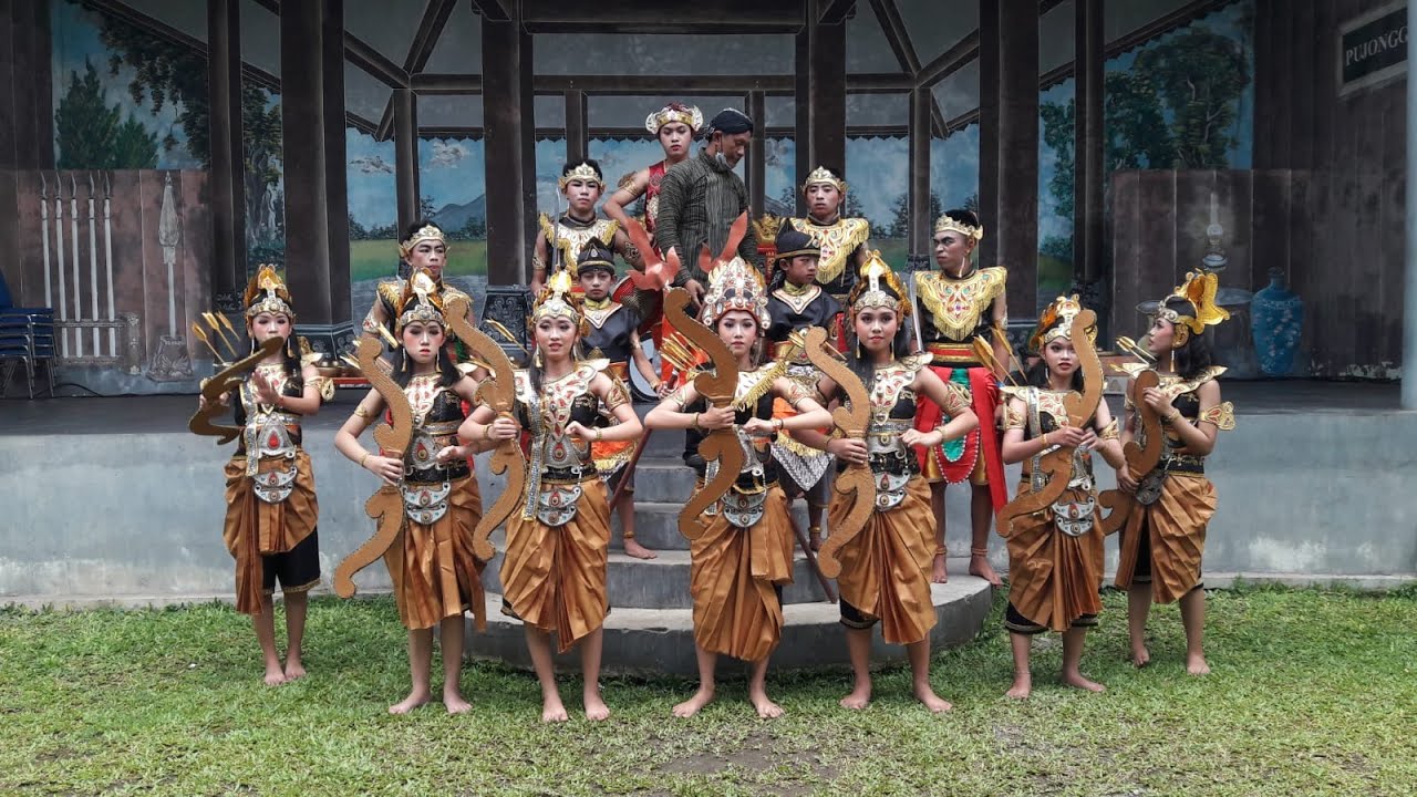 Tari Prajuritan, Sanggar Kinara Kinari Borobudur - YouTube