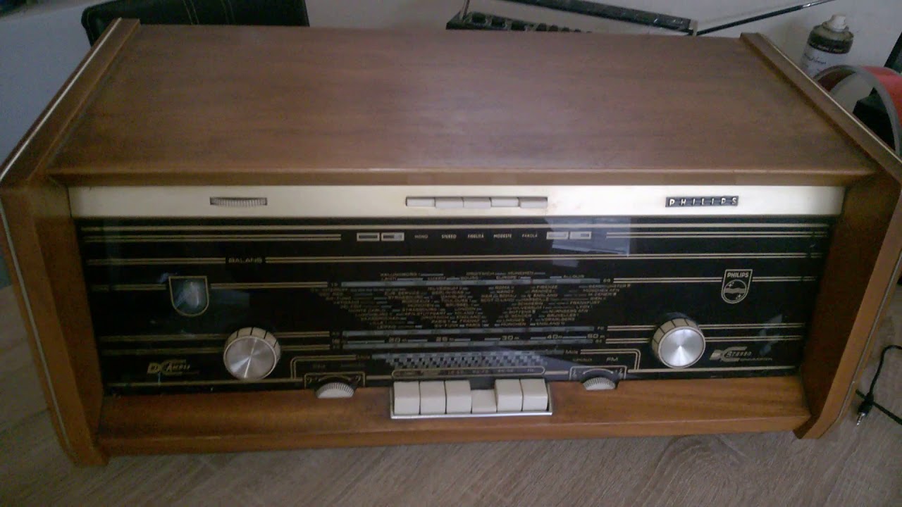 Radio Caroline 648 on an old tube radio - YouTube