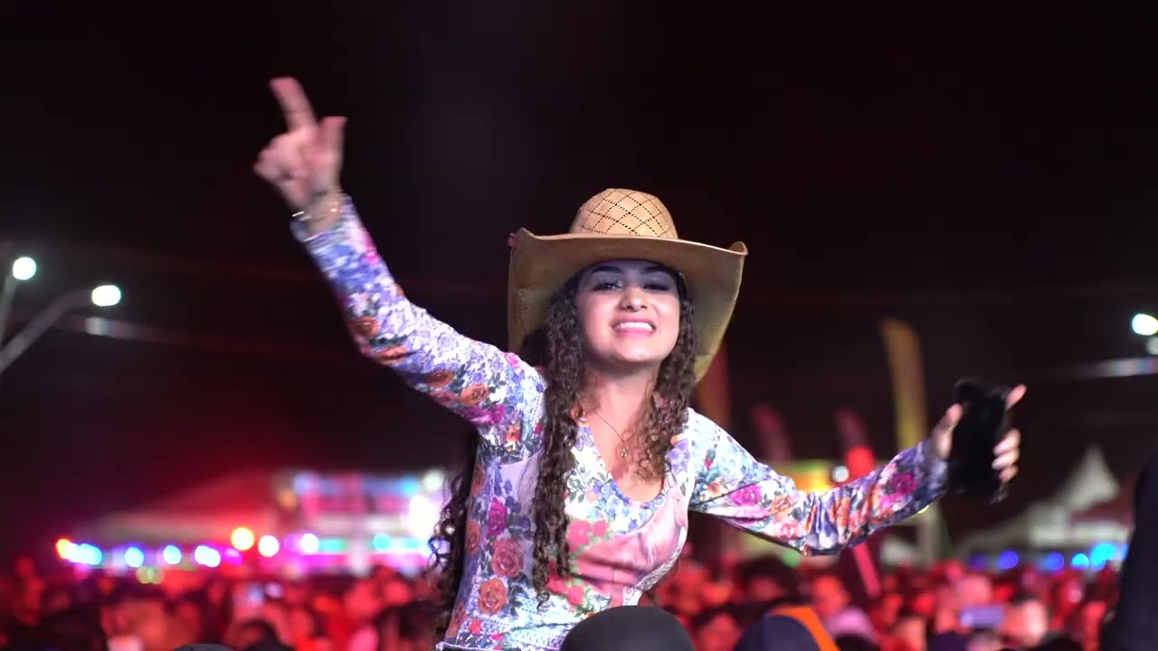 Juliana Bonde do forró - Viela ( Ao Vivo em são Mateus ES) - YouTube