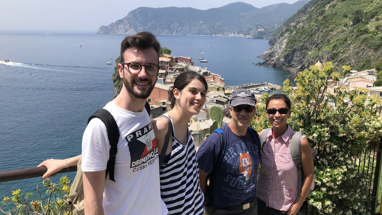 David & Roby nel Mondo. Trekking alle 5 Terre. (27 Maggio 2018). - YouTube