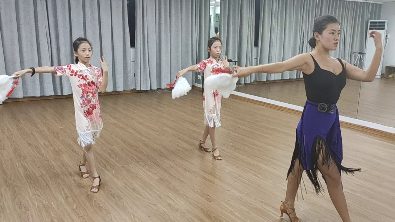 Dance holic twins - YouTube